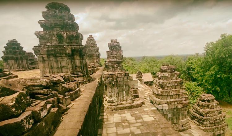 VIDEO: Exploring Phnom Bakheng – ‘The Mountain Temple’ - Cambodia News ...