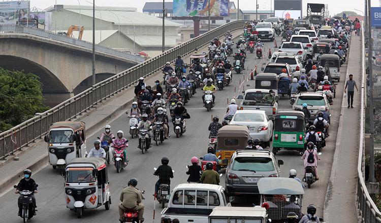 City Hall allows ferry services to ease Monivong Bridge traffic ...