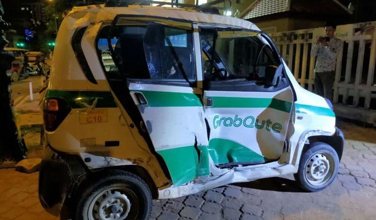 5 injured in Grab ‘Qute’ and luxury car Independence Monument smash ...