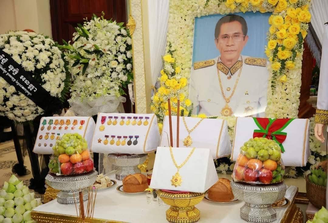 In Pictures: Prime Minister Hun Sen pays respects to brother Hun Neng ...