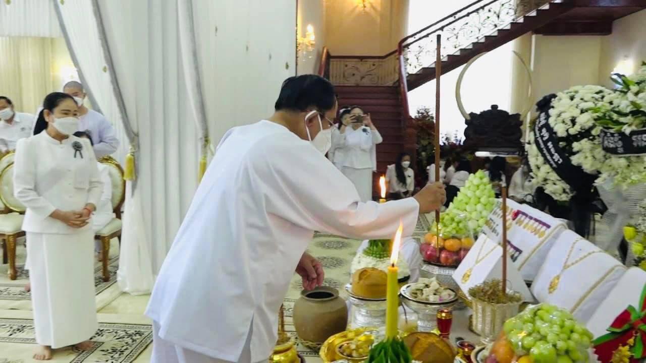 In Pictures: Prime Minister Hun Sen pays respects to brother Hun Neng ...