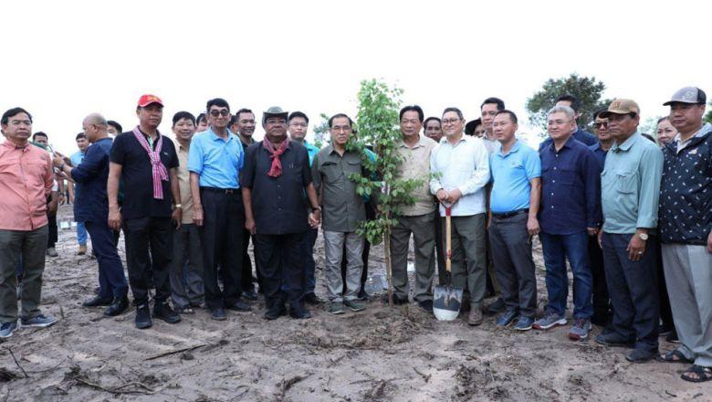 Phnom Tamao tree planting by bodyguards 96% complete - Cambodia News Watch