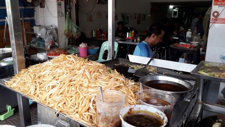 ‘Lort cha’ on top 50 Asian street foods list of CNN - Cambodia News Watch