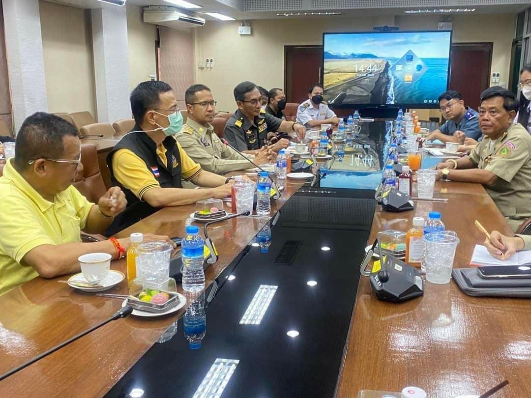Cambodian-Thai authorities at Stung Bot-Ban Nong Ian international ...