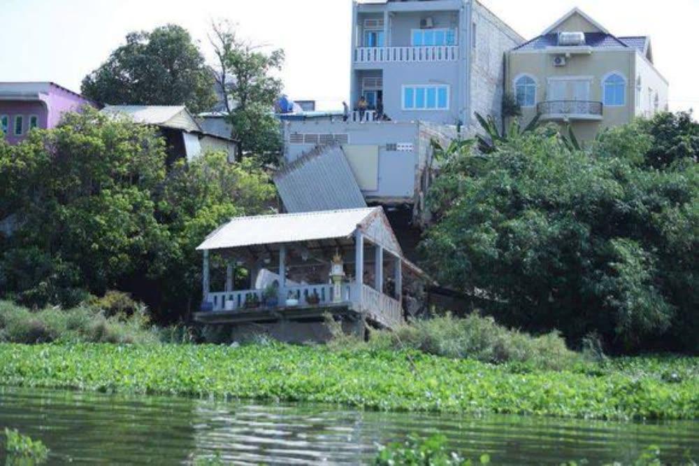 River bank collapse in Saang district damages 40 houses - Cambodia News ...